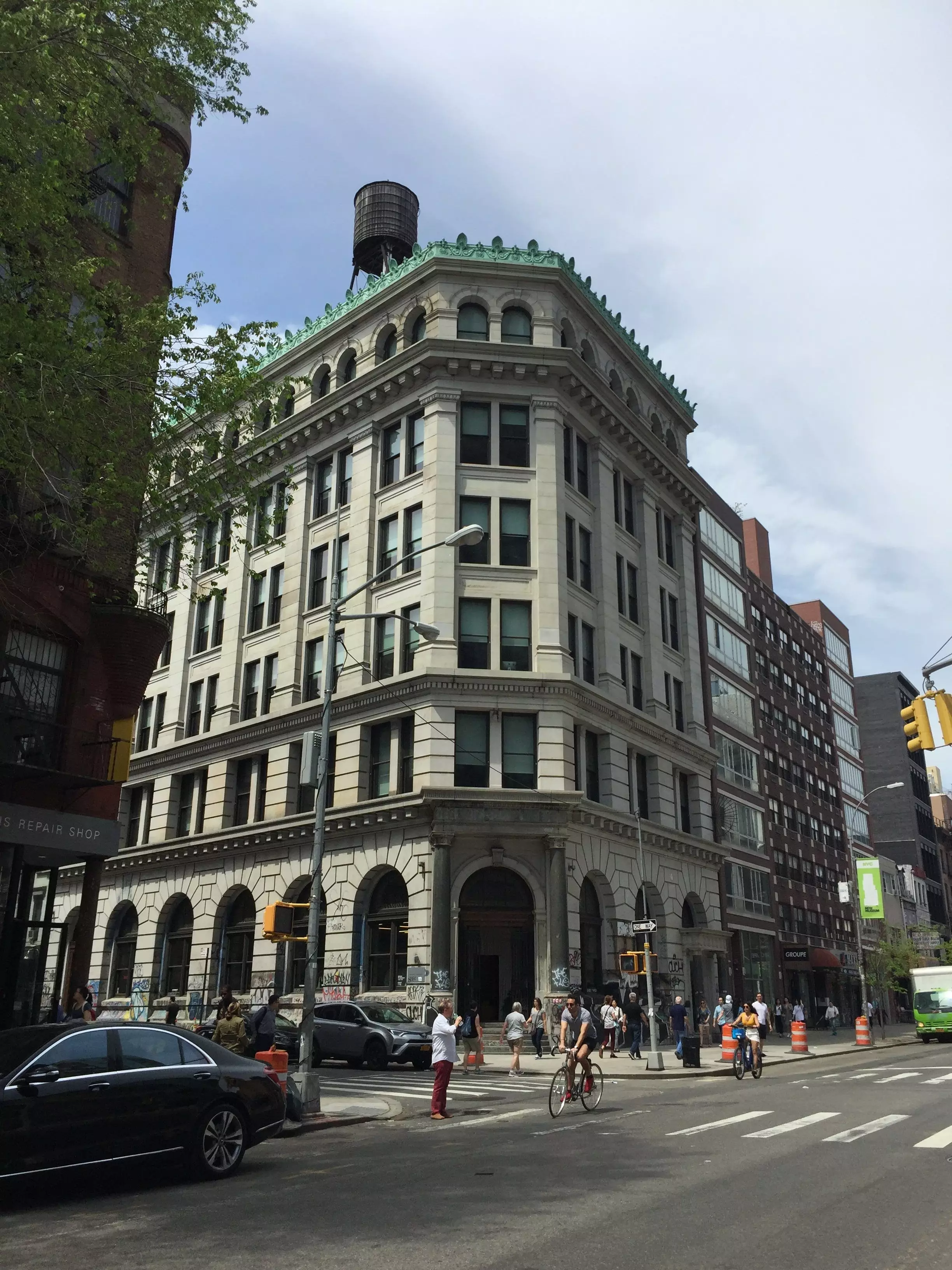 ROZHOVOR: Newyorská legenda Jay Maisel pokrmy na 190 Bowery a jeho nový archiv fotografií 13733_2