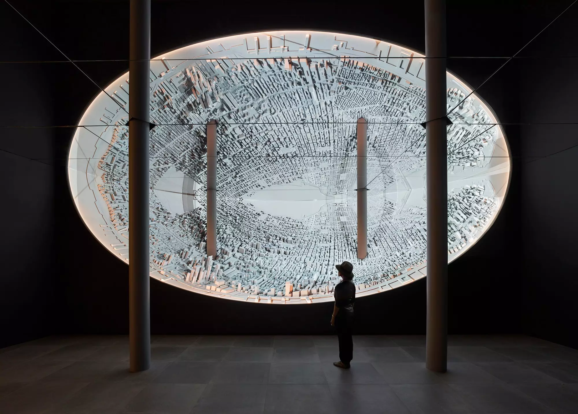 Es Devlin művész egy tripp galéria bemutatót mutat be, amelyet Bjarke Ingels kanyargós High Line tornyai ihlettek 13915_1