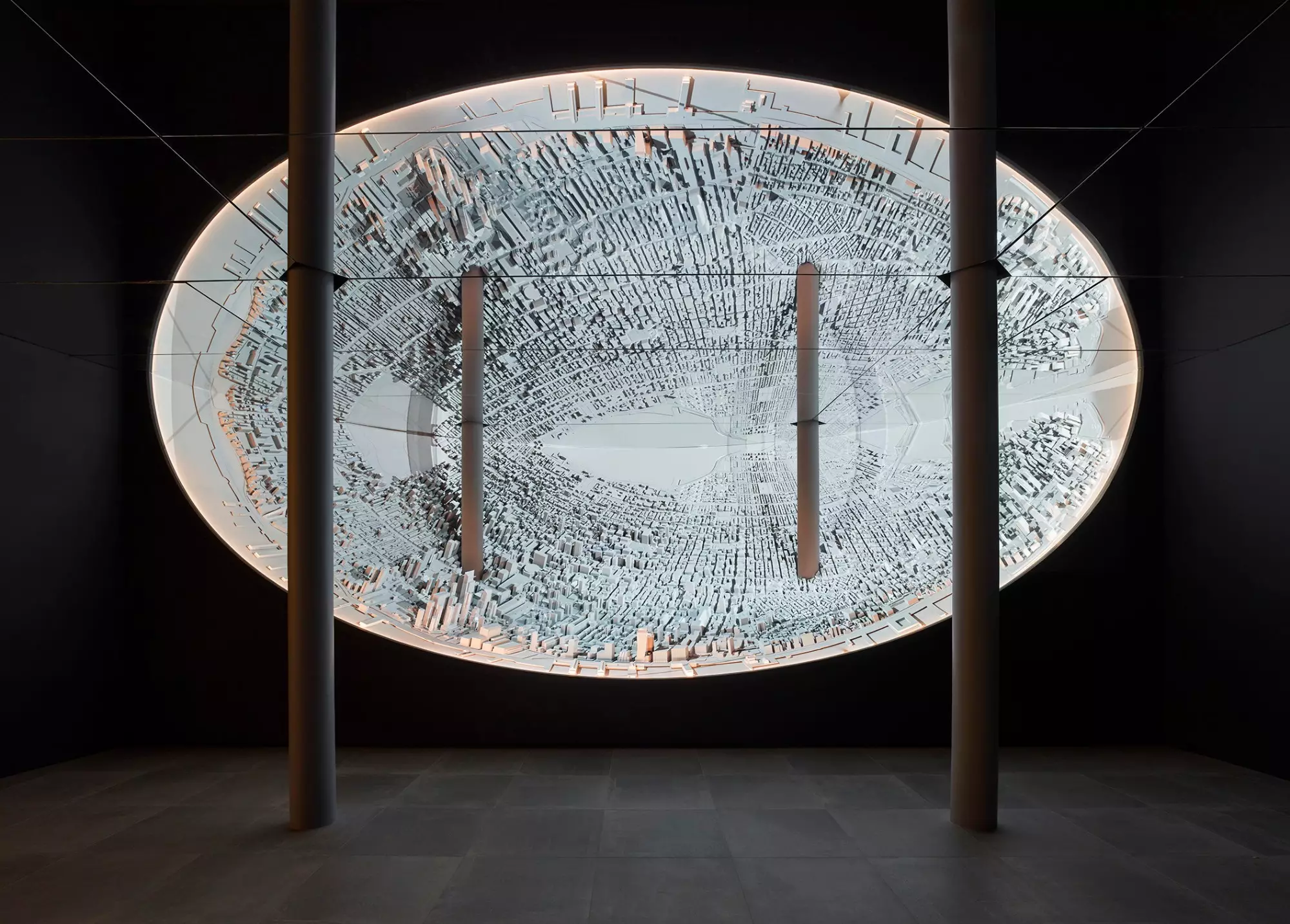 L'artista Es Devlin presenta un espectacle de galeria trippy inspirat en les sinuoses torres High Line de Bjarke Ingels 13915_3