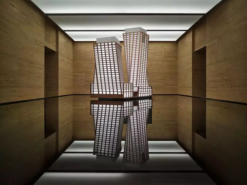 يكشف الفنان Es Devlin النقاب عن عرض غاليري ثلاثي مستوحى من أبراج Bjarke Ingels الملتوية High Line 13915_6