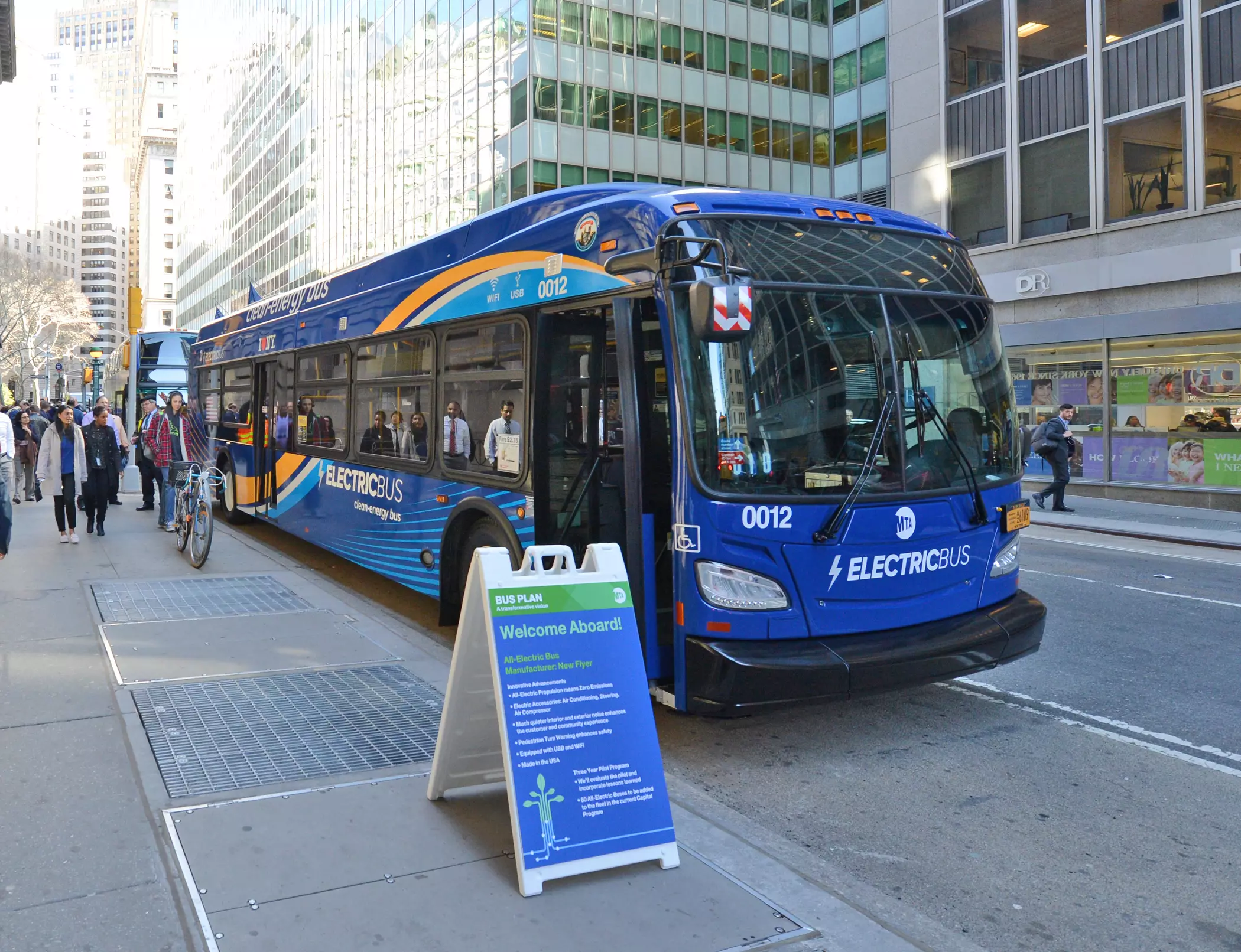 Gli autobus a due piani stanno arrivando a New York 13977_3