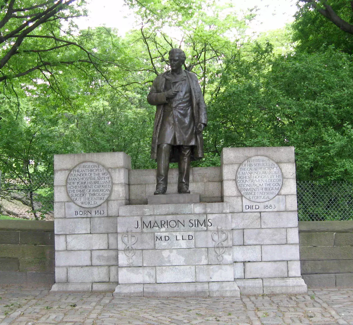Kutha mrentah supaya patung 'pahlawan' Central Park M.D. sing nindakake eksperimen marang budak dicopot 14073_1