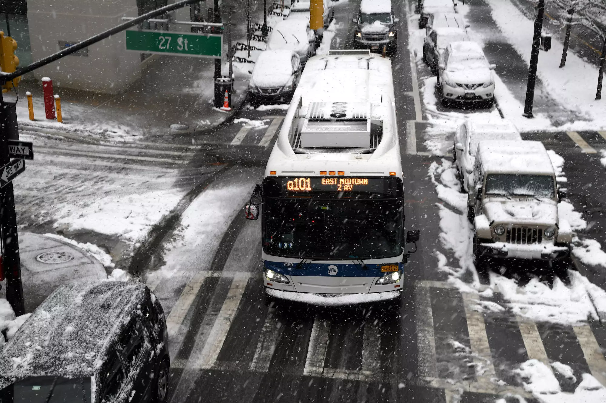 MTA Квинстеги жаңы автобус тармагы үчүн кайра каралган дизайнды чыгарат 1412_1
