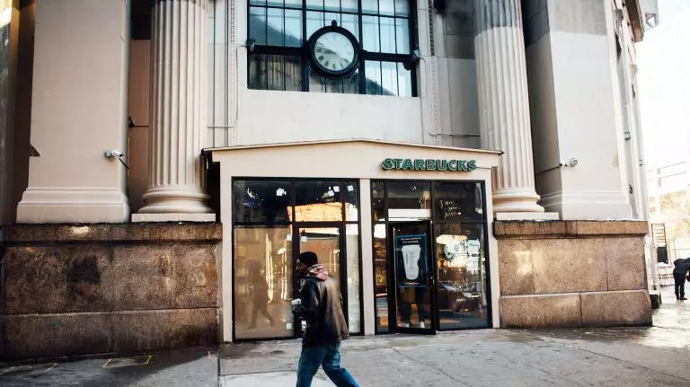 Starbucks nargétkeun komunitas berpendapatan rendah sareng menengah, dimimitian ku lokasi Bed Stuy énggal 14214_1