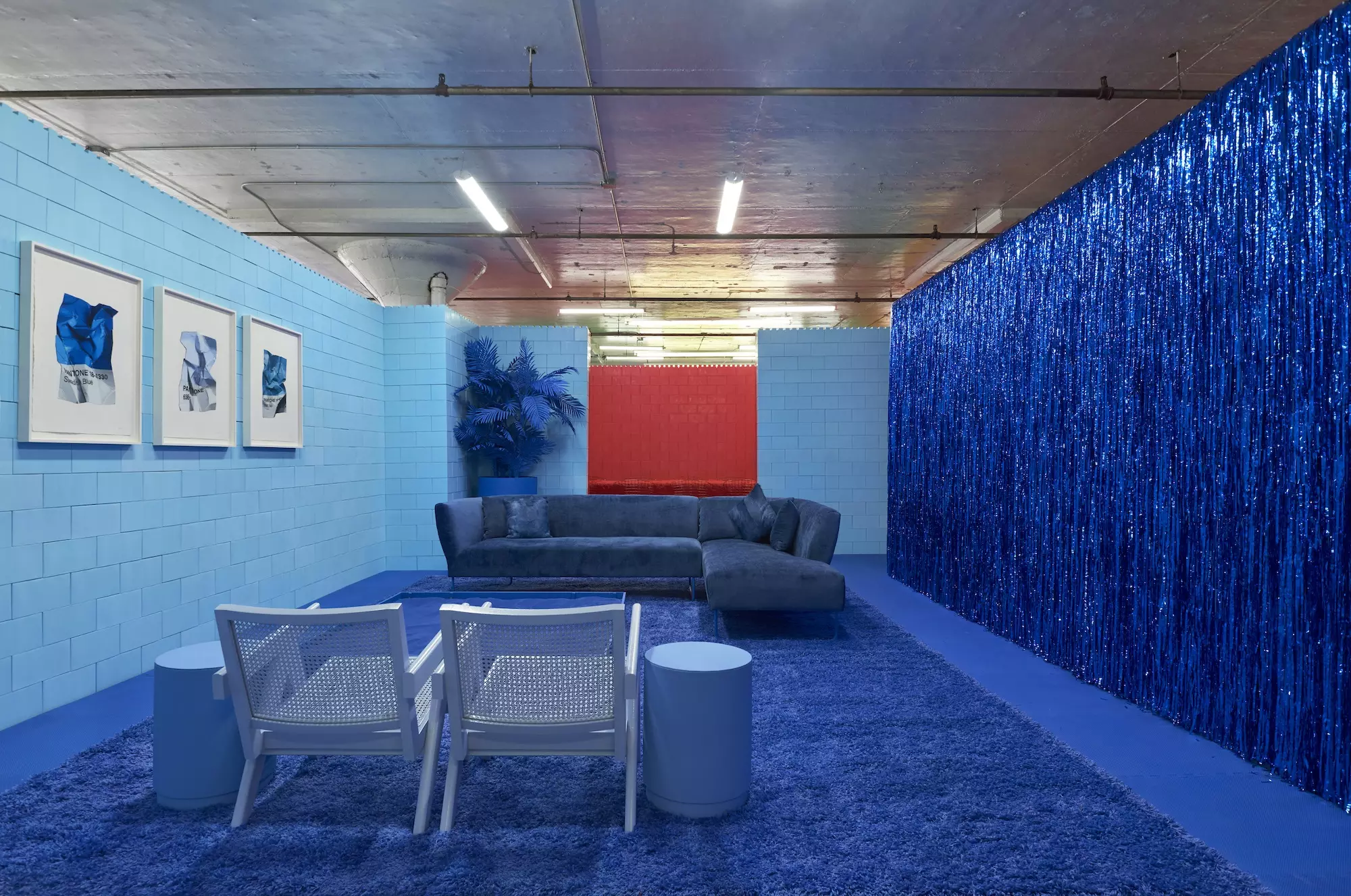 Machen Sie einen Rundgang durch die „MONOCHROME“-Räume des Künstlers Cj Hendry in einem Lagerhaus in Brooklyn 14224_2