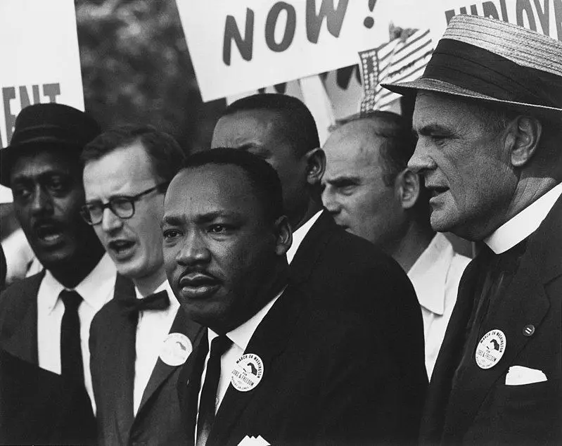 Çawa New Yorker Howard Bennet şer kir ku rojbûna Martin Luther King Jr bibe cejnek neteweyî 14234_1