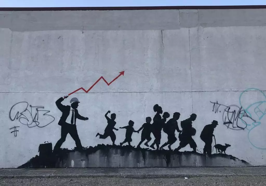 Bruklinde has köp Banksy işi peýda bolýar, bu gezek kapitalizm we gozgalmaýan emläk barada teswir berýär