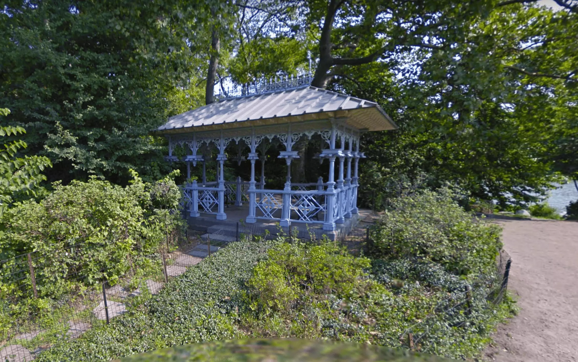 Paviliun Wanita Central Park dan pondok seluncur es yang hilang 14485_2