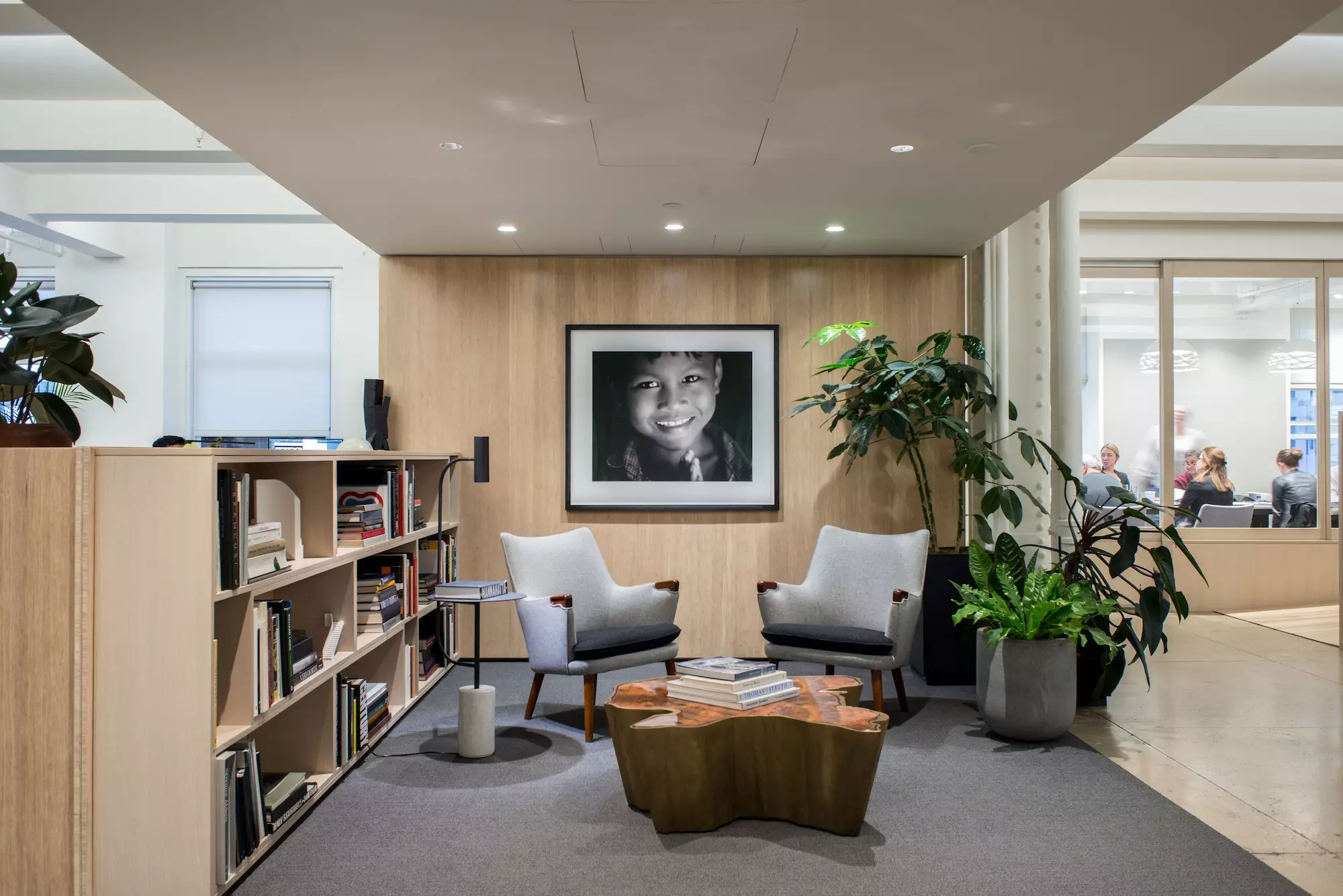 Kā COOKFOX Architects aprīkoja savu Midtown biroju ar labsajūtas tehnoloģiju un āra telpu 14648_1