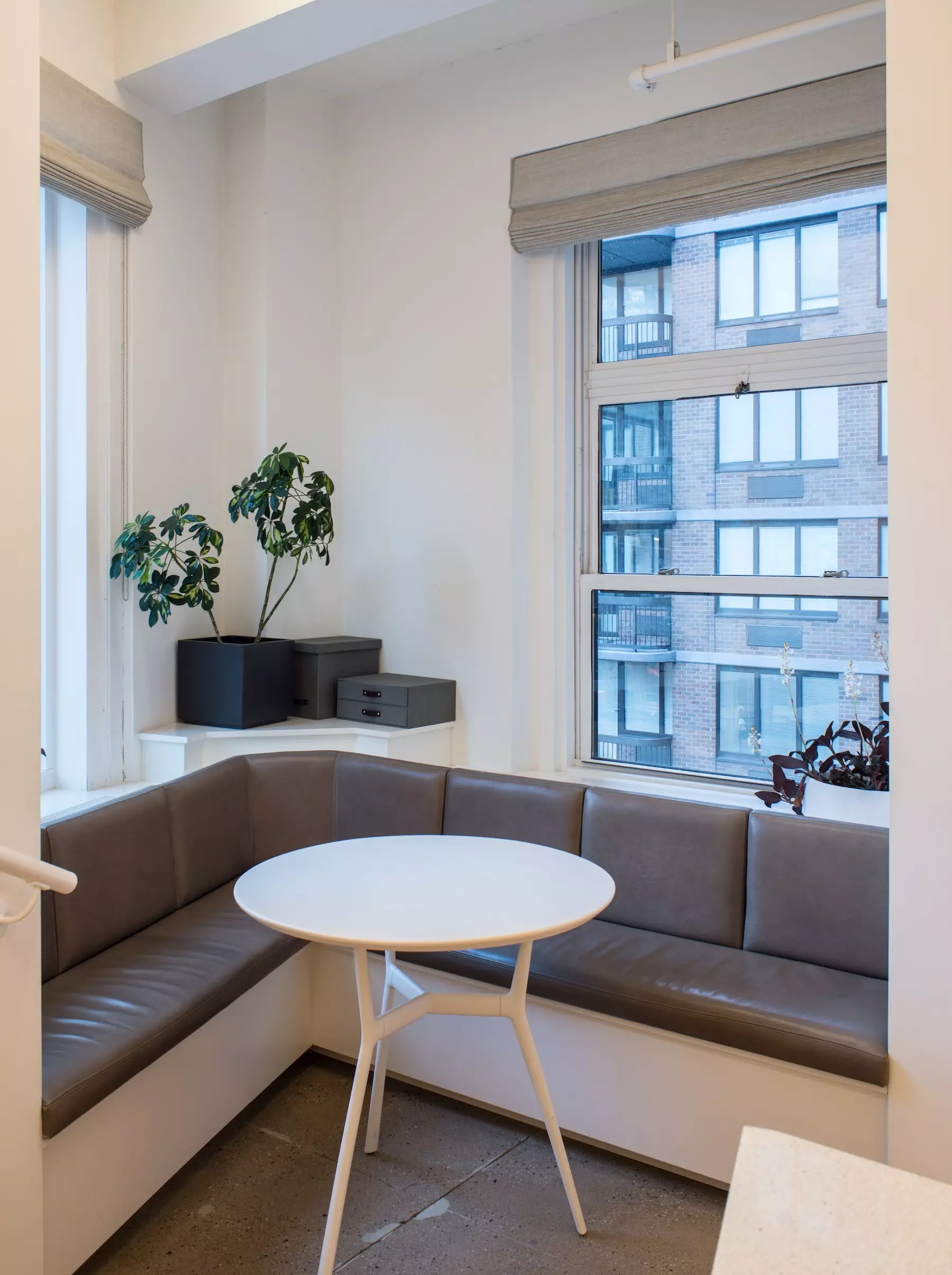 Kā COOKFOX Architects aprīkoja savu Midtown biroju ar labsajūtas tehnoloģiju un āra telpu 14648_11
