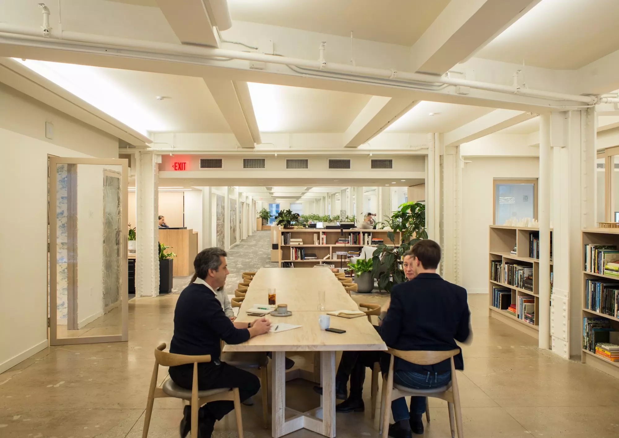 Kā COOKFOX Architects aprīkoja savu Midtown biroju ar labsajūtas tehnoloģiju un āra telpu 14648_6