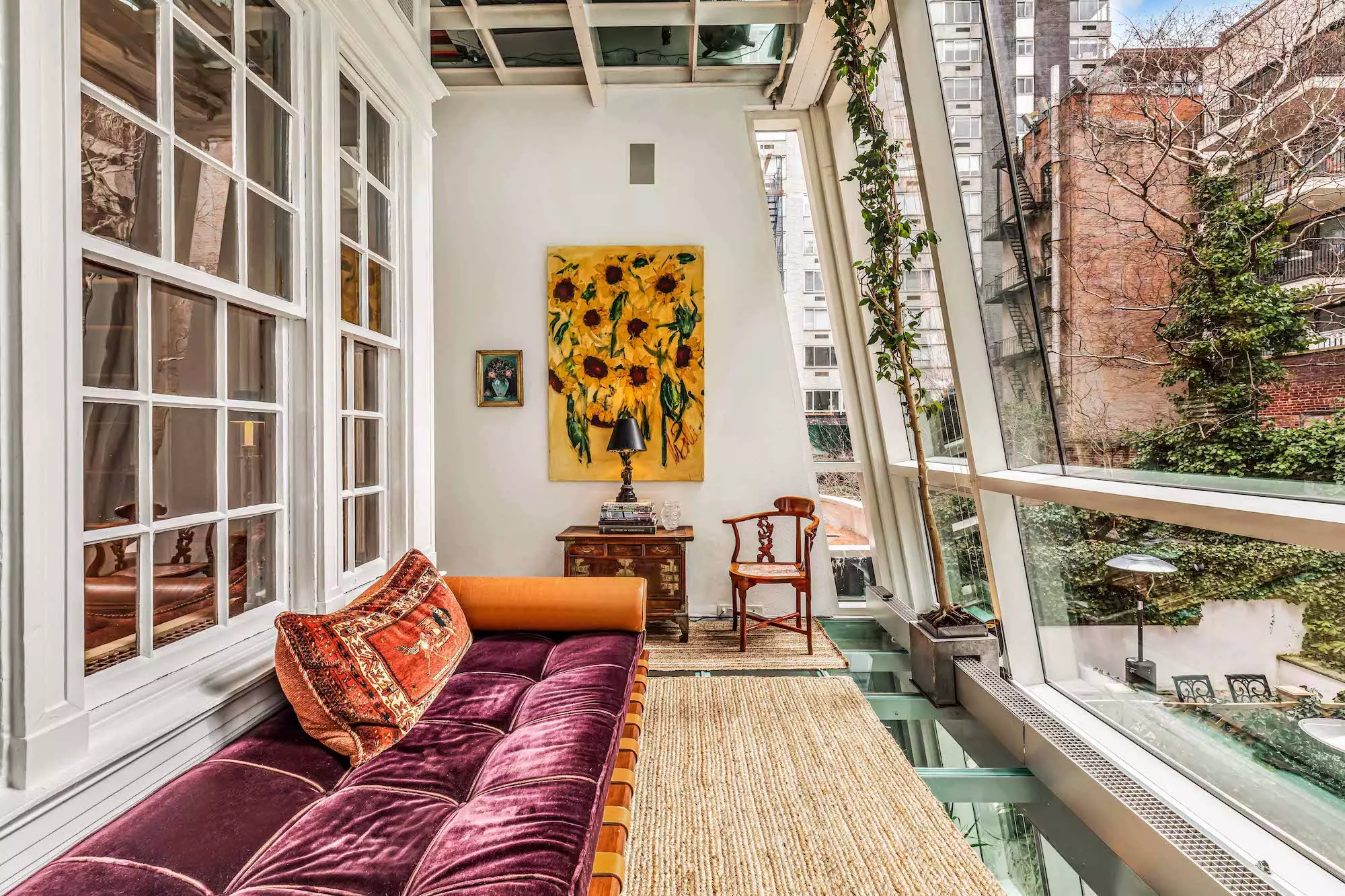 La casa adosada del Upper East Side de $ 7.9M con una fachada trasera de vidrio lleva el equilibrio entre el trabajo y la vida a un nuevo nivel 1479_1