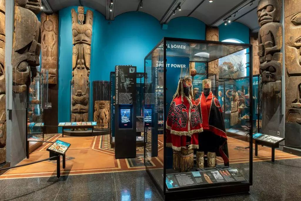 Dem AMNH seng ëmgebaut Nordwestlech Küst Hall weist Ausstellungen, déi vun Naturvölker Gemeinschaften kuréiert ginn 148_2