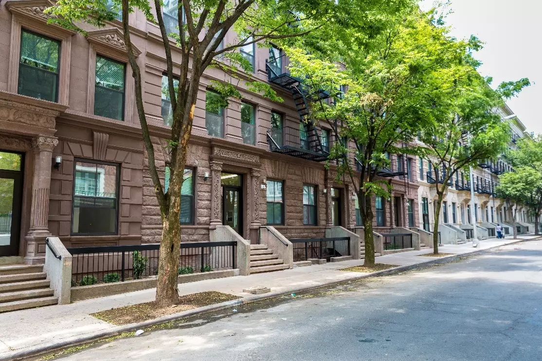 Central Park'ın köşesinde, aylık 675 $'dan yenilenmiş bir Harlem kiralamasında yaşayın 14943_1