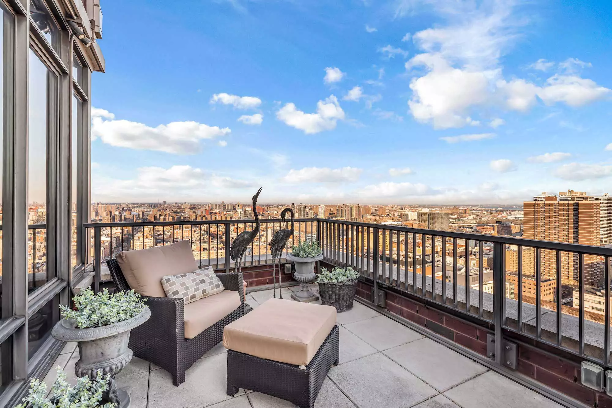 En Harlem, un condominio de esquina cheo de tesouros cunha enorme terraza ao aire libre pide 4 millóns de dólares 1517_12