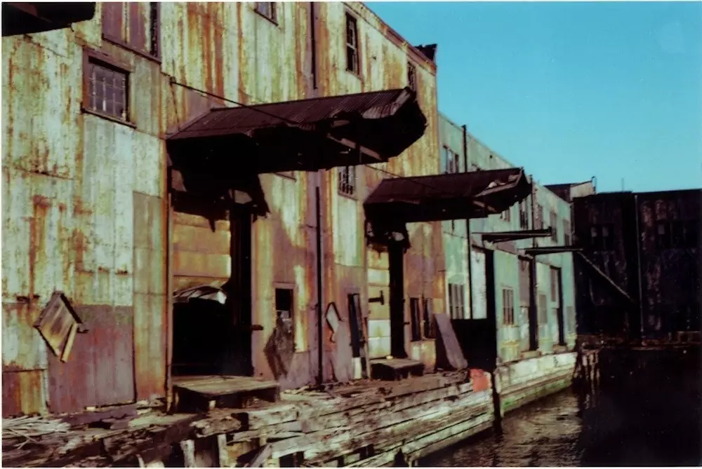 Lentja Urbane: Braktisja dhe kalbja përgjatë ujore të fshatit Greenwich të viteve 1970 15402_3