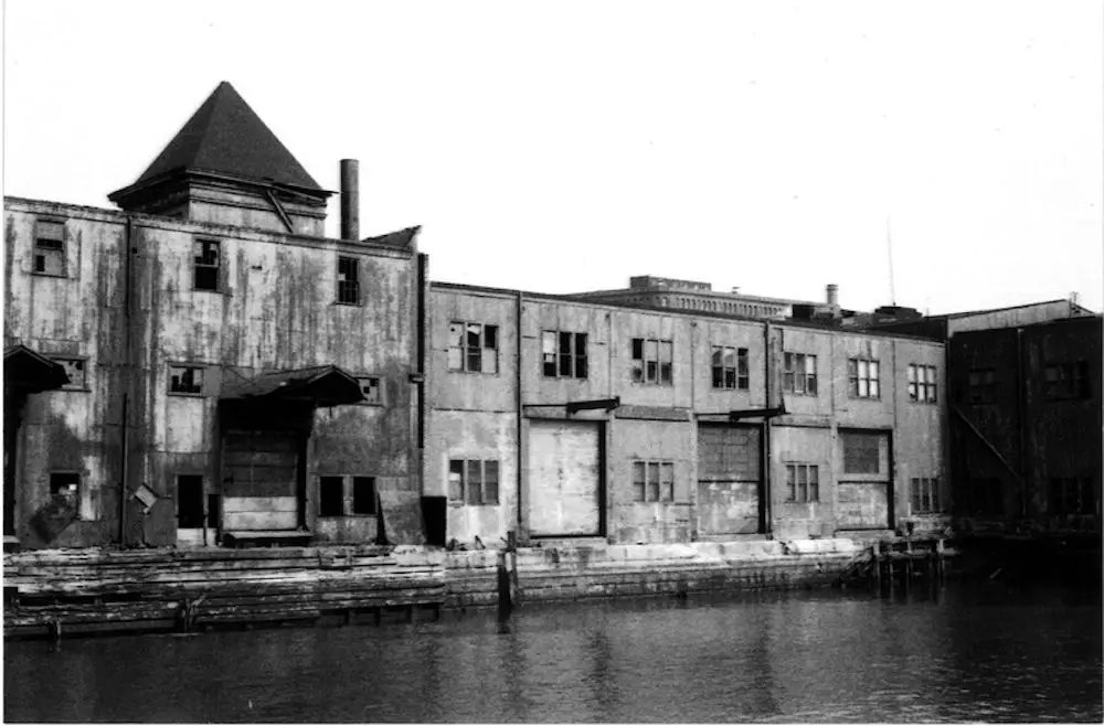 Lentja Urbane: Braktisja dhe kalbja përgjatë ujore të fshatit Greenwich të viteve 1970 15402_4