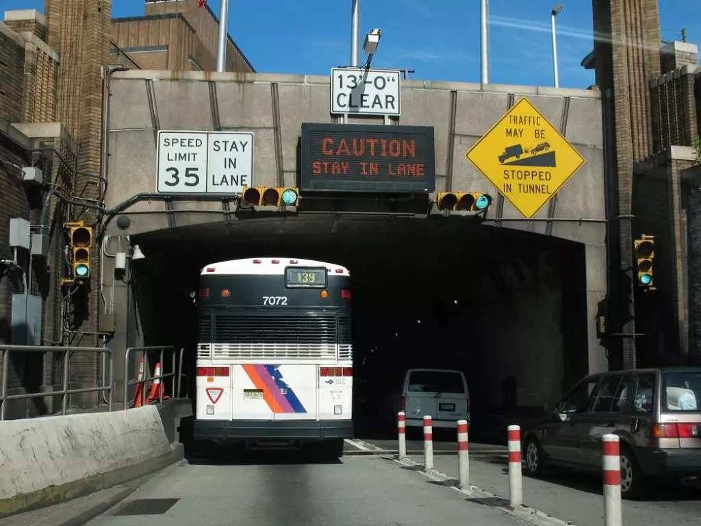 Pada hari ini pada tahun 1937, Terowong Lincoln dibuka kepada lalu lintas
