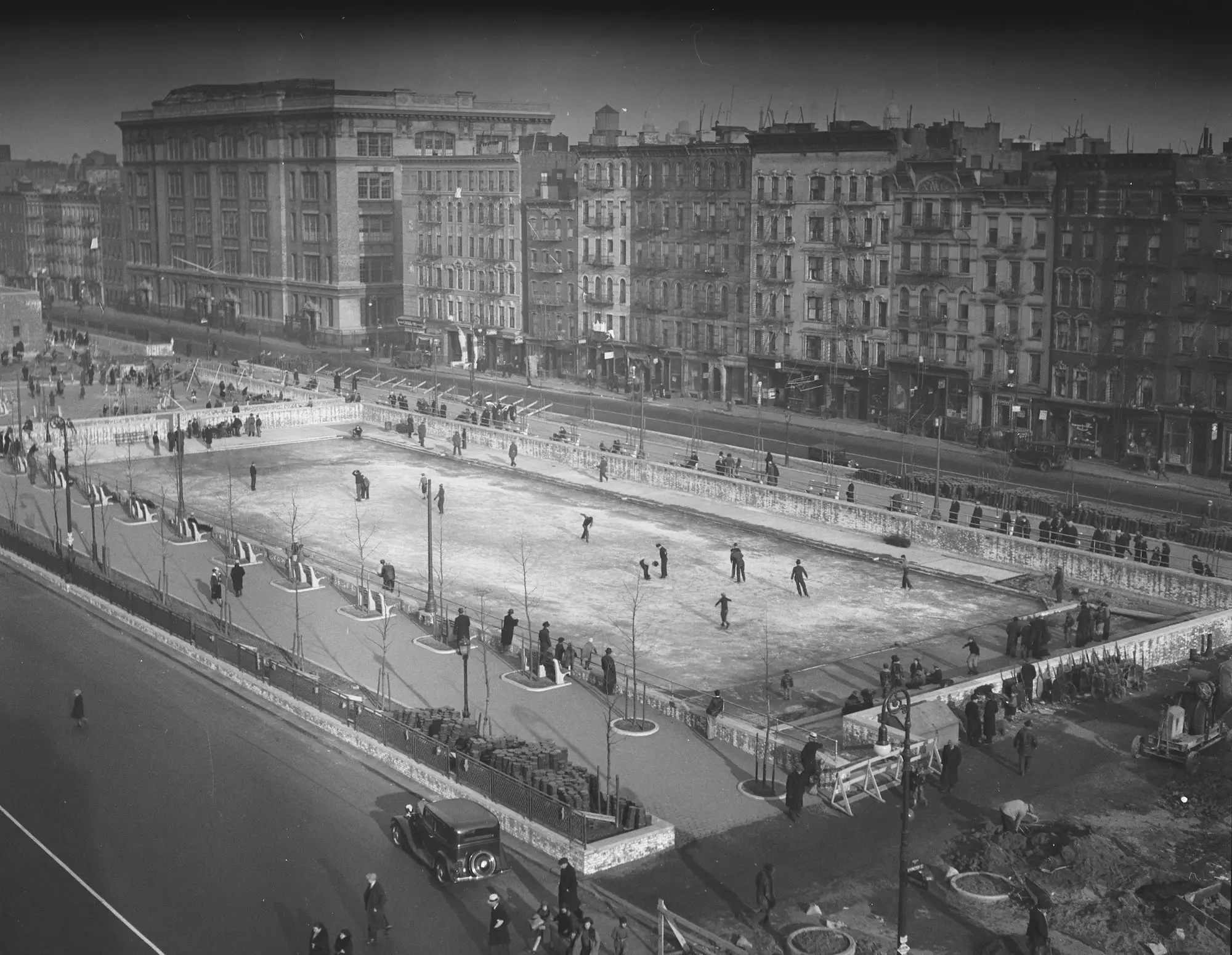 द अर्बन लेन्स: न्यूयॉर्क शहराचे संग्रहालय शतकानुशतके NYC आइस स्केटिंगकडे मागे वळून पाहते 15543_1