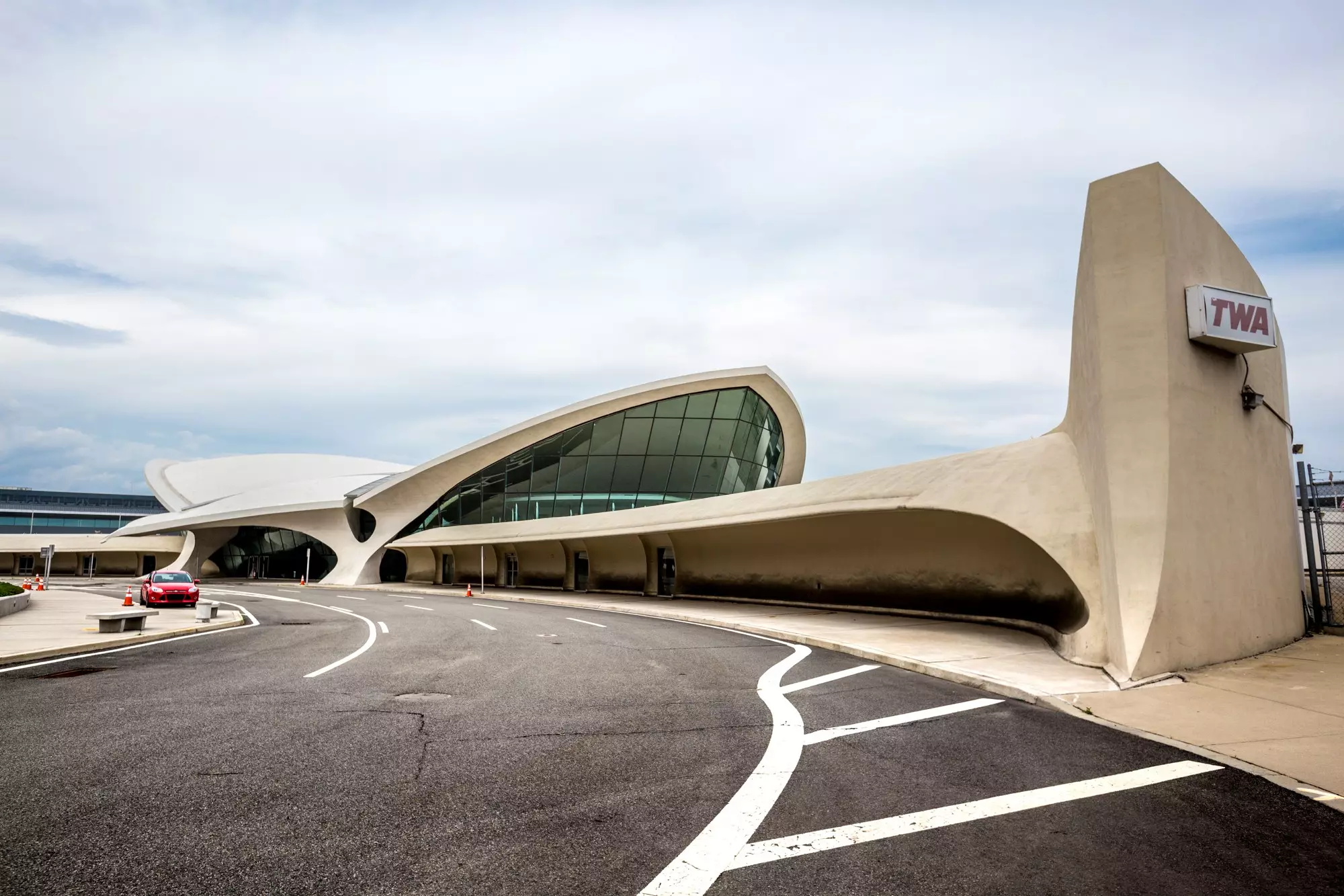 Отель TWA Flight Center в аэропорту Джона Кеннеди выходит на новый уровень и готовится к открытию в 2019 году с самым большим в мире гостиничным вестибюлем. 15561_4
