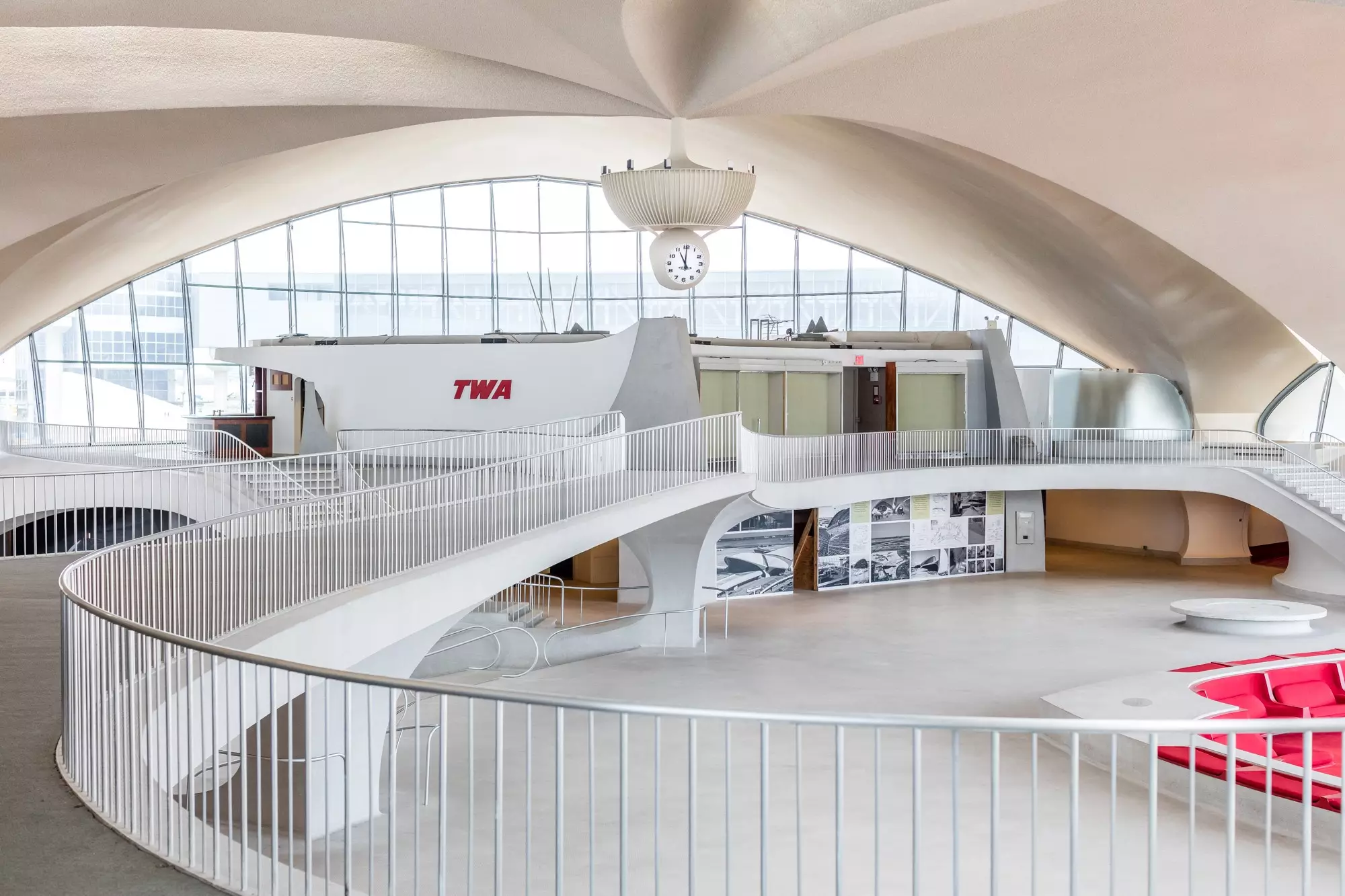Отель TWA Flight Center в аэропорту Джона Кеннеди выходит на новый уровень и готовится к открытию в 2019 году с самым большим в мире гостиничным вестибюлем. 15561_5