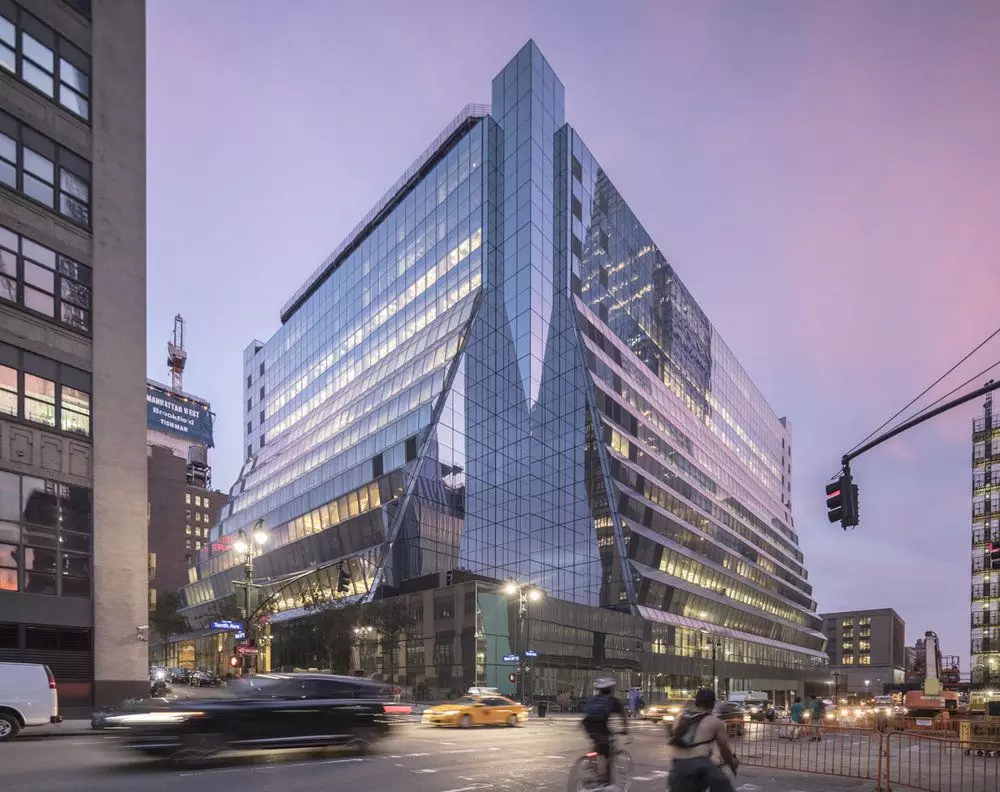 Pierwsze spojrzenie na przekształconą przez REX plisowaną szklaną wieżę biurową Brutalist 5 Manhattan West 15642_1