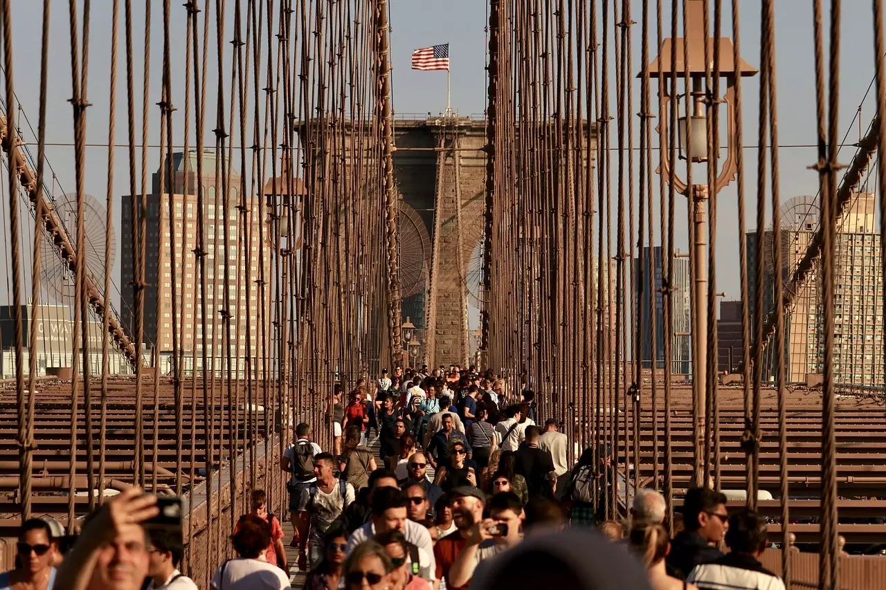 Pou soulaje anbouteyaj Bridge Brooklyn, vil la vle yon antre pou bisiklèt sèlman ak mwens machann 15657_1