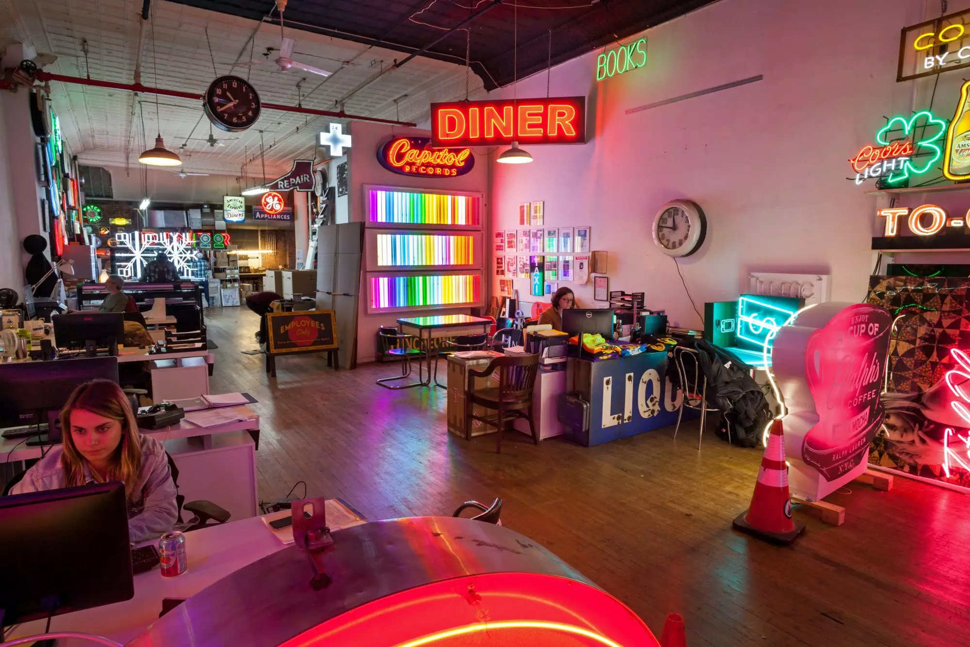 Onde trabalho: por dentro da Let There Be Neon, a oficina de 46 anos de Tribeca que reviveu as artes em neon 15686_3