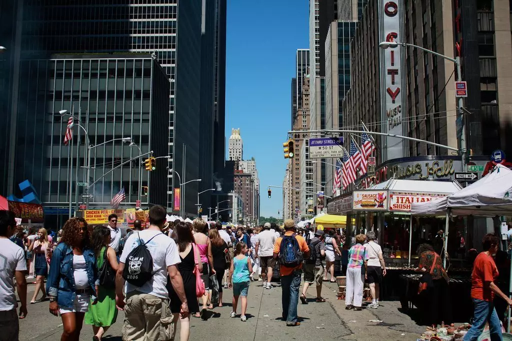 De Blasio verlängert die Richtlinie zur Beschränkung der Anzahl von Straßenfesten in NYC im nächsten Jahr