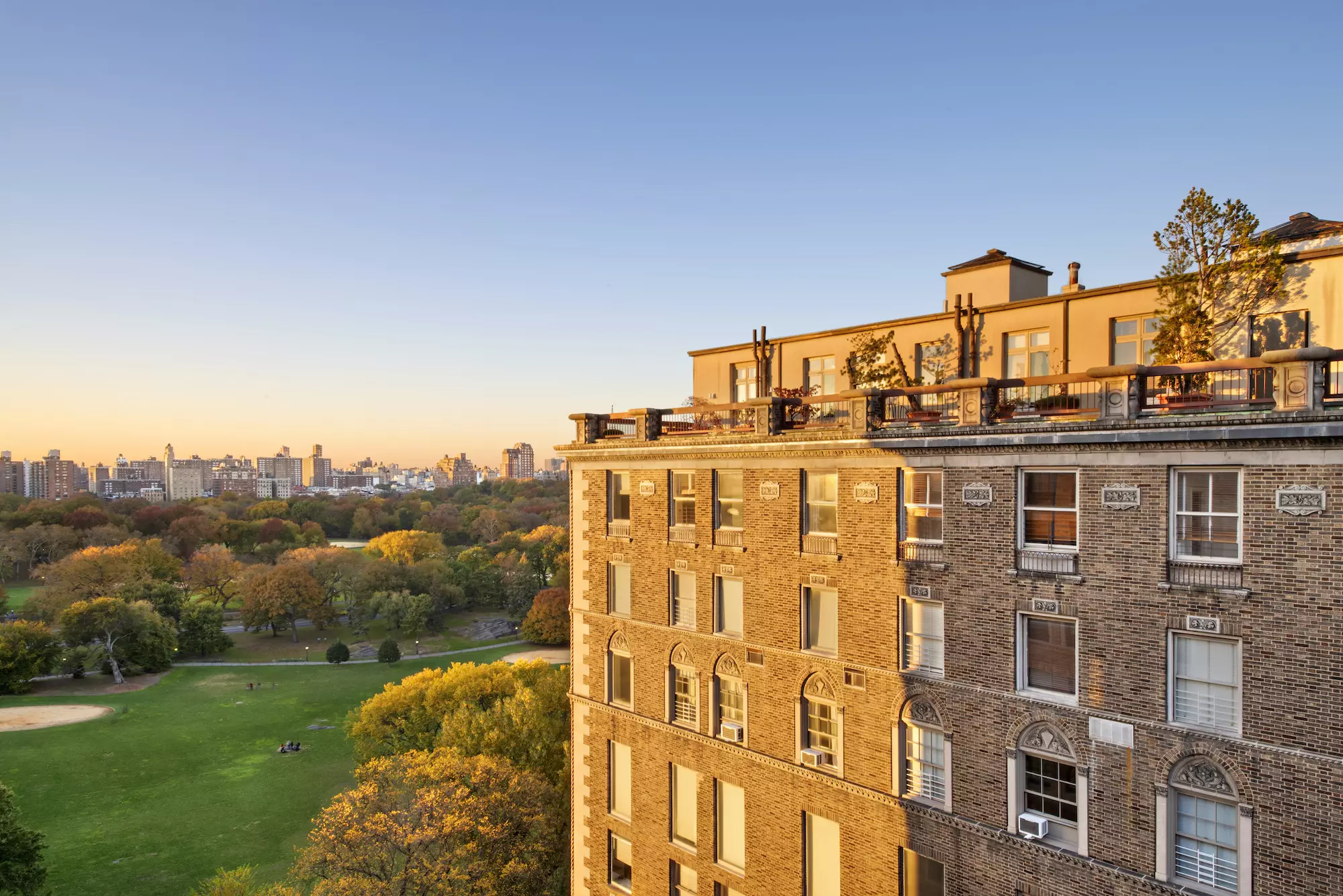 Perdre's en dos pisos extensos d'aquesta cooperativa de 7,5 milions de dòlars de 12 habitacions de l'Upper East Side 1580_15