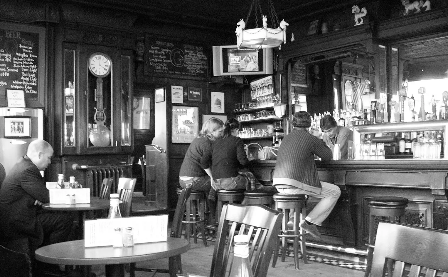 Mbukak crita babagan bar paling bersejarah ing NYC 15915_1