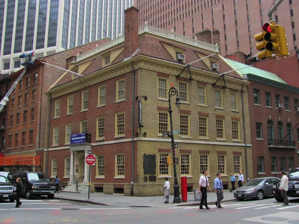 Fraunces Tavern, cartier financiar, baruri istorice