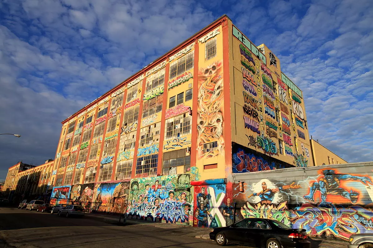 5پوینتز، موزه گرافیتی، تحولات شهر لانگ آیلند، هنر آئروسل