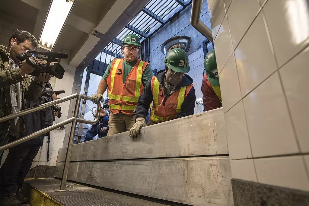 MTA installiert hochwassersichere Türen an U-Bahn-Stationen 16128_1