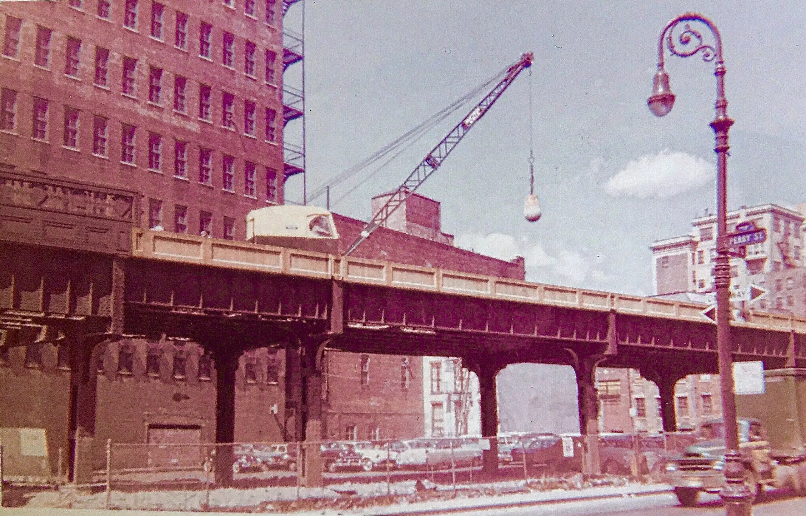 Zeldzame foto's van de sloop van de High Line in de jaren zestig vertellen het verhaal van een veranderende West Village 16166_1