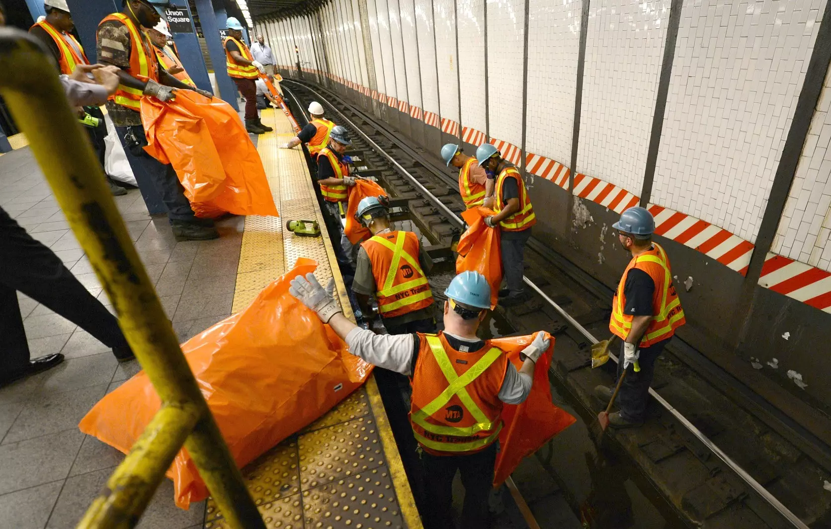 Бивш служител на MTA предлага допълнителна такса върху наемите за заплащане на поддръжка на транзита 16201_1