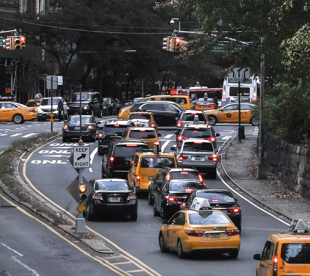 De Blasio ngumumkeun rencana lima titik pikeun ngirangan kamacetan di jalan-jalan pangsibukna di NYC 16225_1