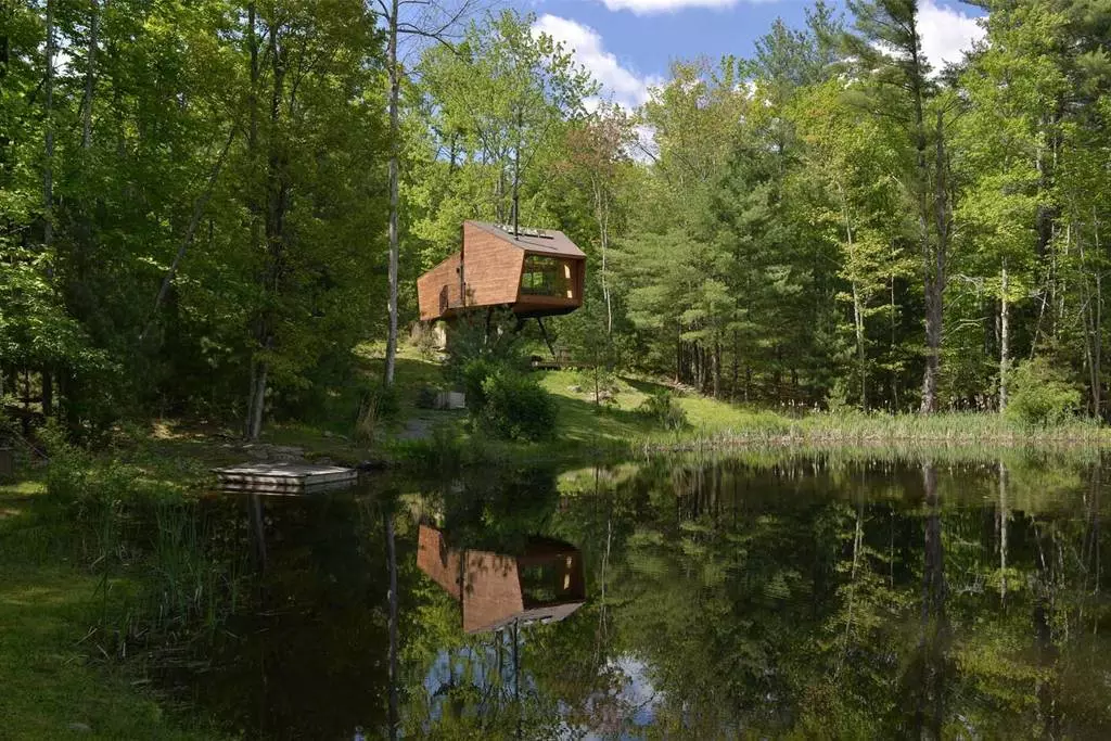 Tento odľahlý domček na strome Catskills môže byť jedným z najlepších dovolenkových únikov vôbec 16349_1