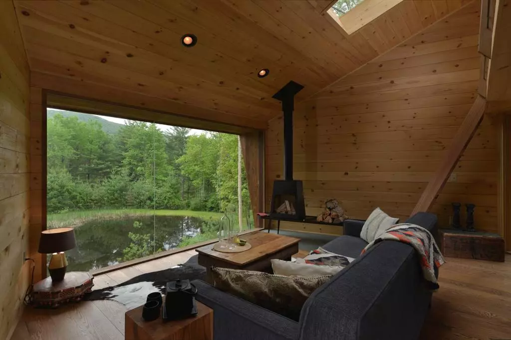 Անտոնի Գիբոն, catskills treehouse, airbnb, treehouse vacation catskills, woodstock