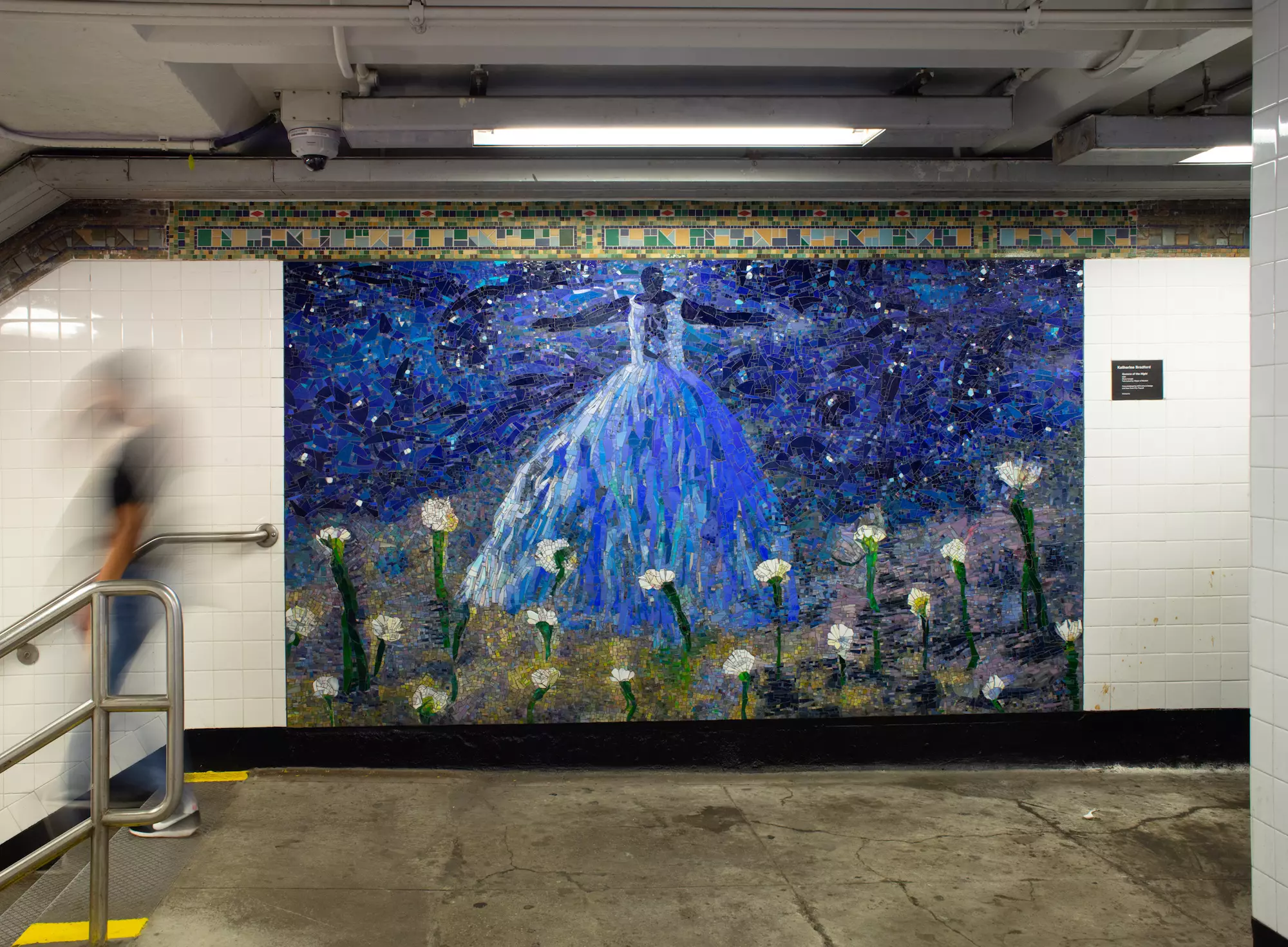 MTA Bedfordda we 1-nji prospekt L demir ýol menzilinde reňkli täze metro mozaikalaryny görkezýär 1635_8