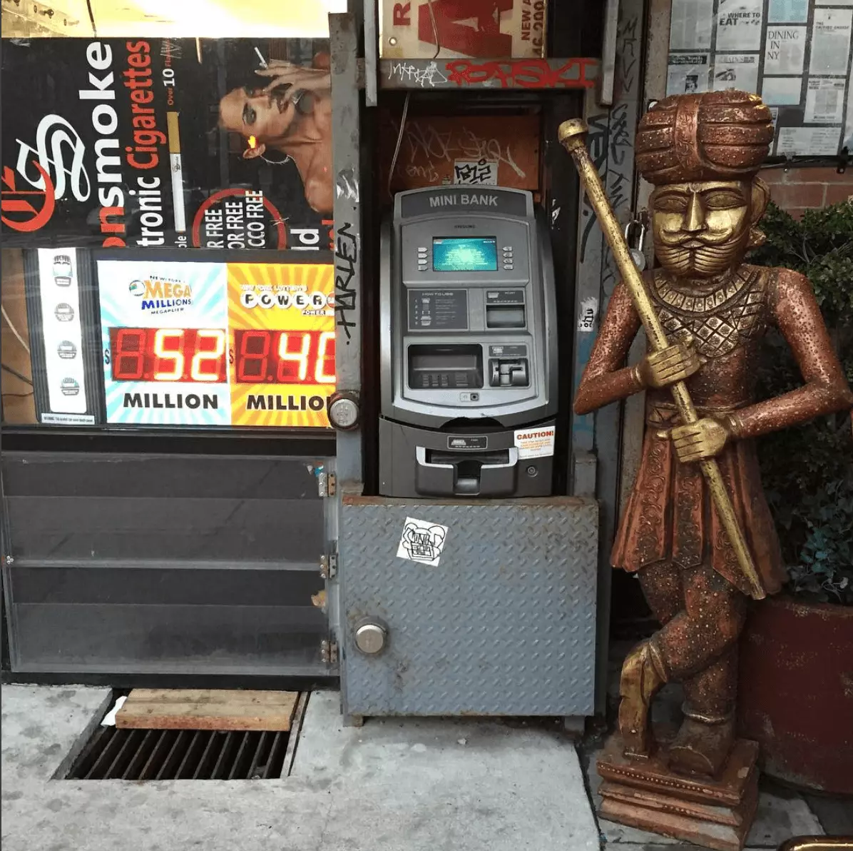 Urban Lens: документування зникаючих банкоматів Нью-Йорка 16396_12