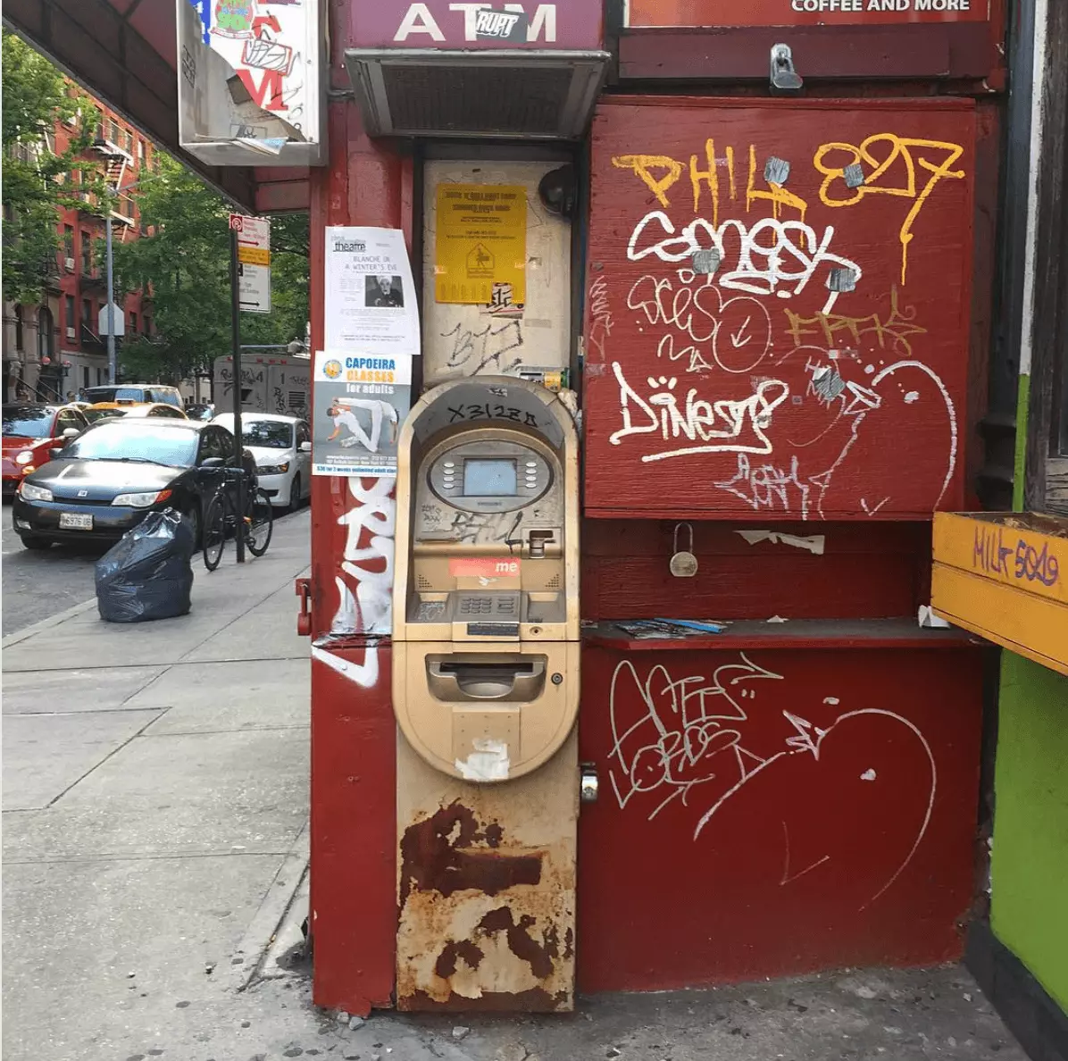Il-Lenti Urbana: Dokumentazzjoni tal-ATMs li jisparixxu ta' NYC 16396_3