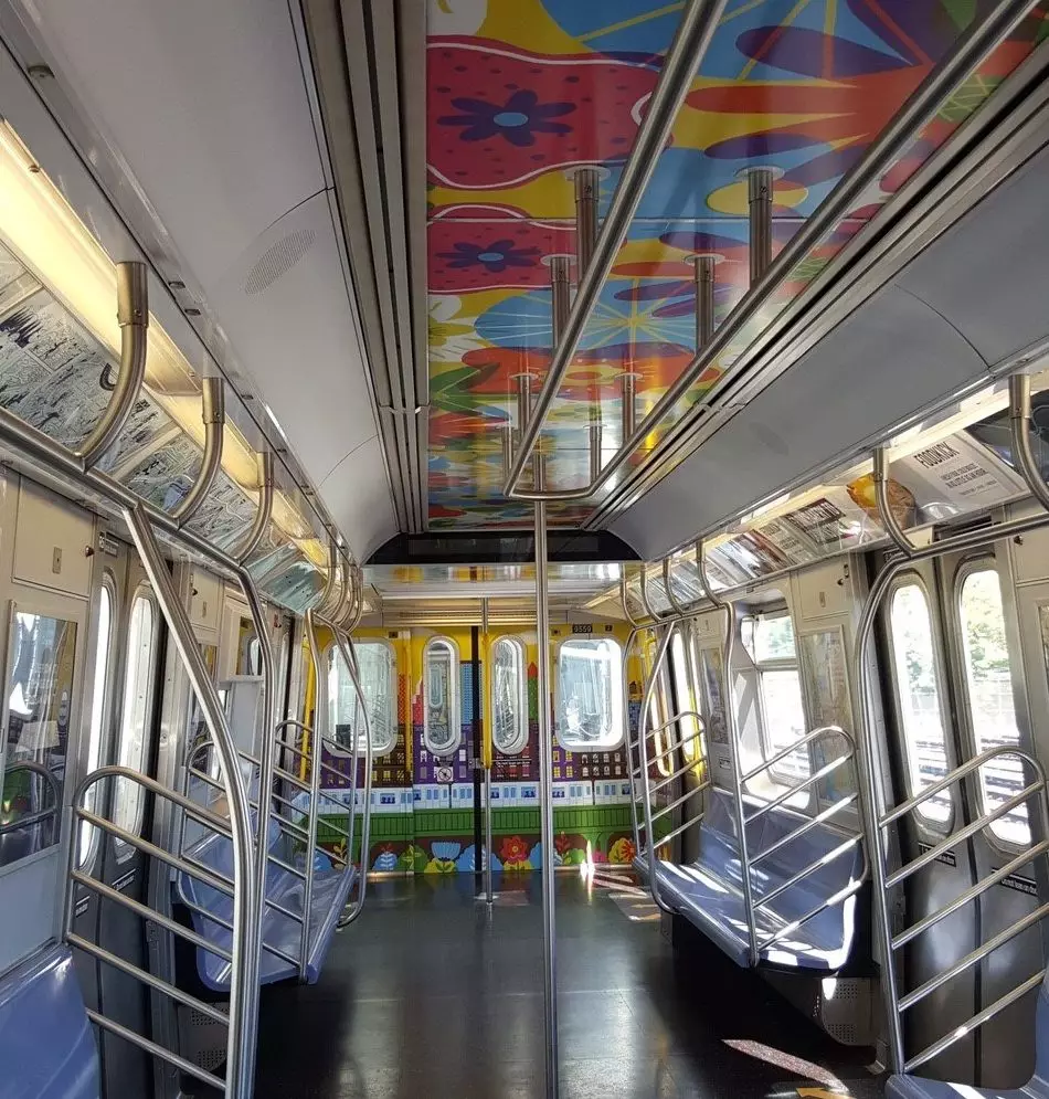 MTA renoveert en verwijdert stoelen uit E-trein om meer rijders in auto's te persen 16430_3