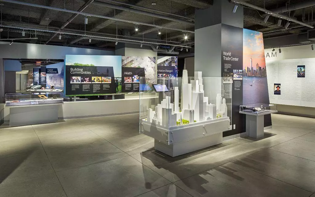 TEMUBUAL: Arkitek Lee H. Skolnick dalam mereka bentuk Muzium Penghormatan 9/11 New York City 16480_2