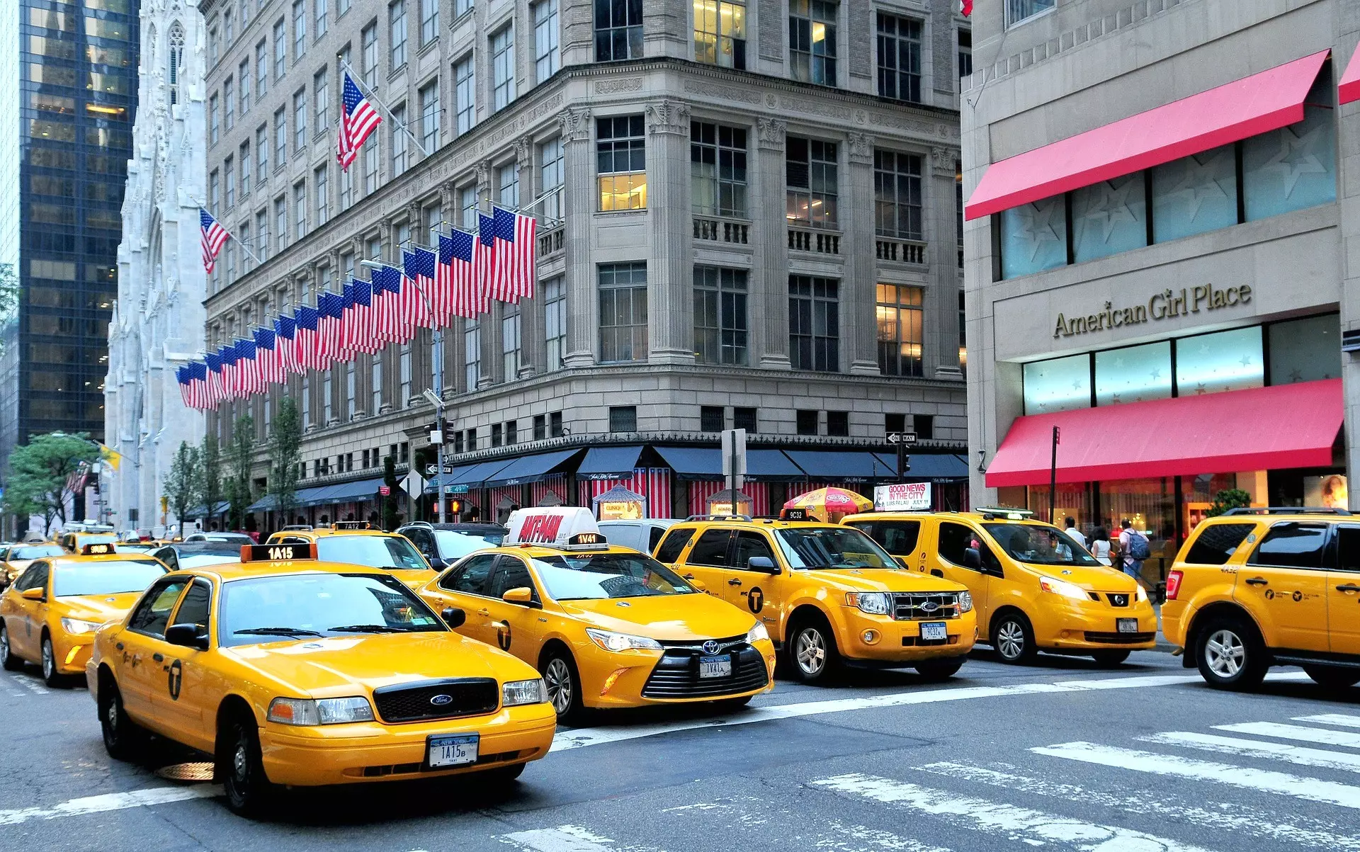 Fifth Avenue, NYC taxíky