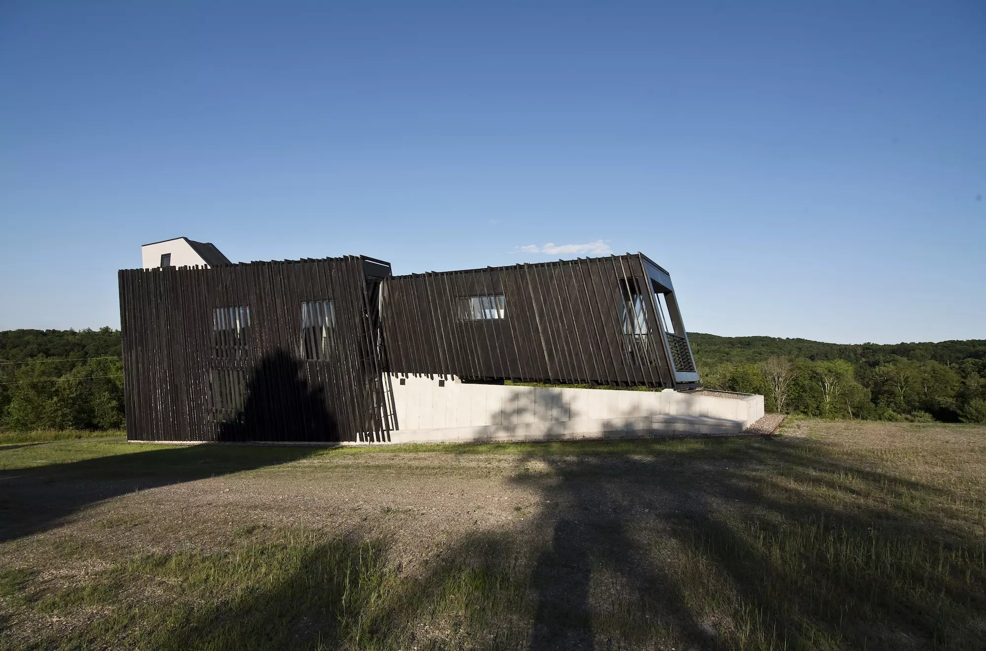 „Куќа со ракави“ од долината Хадсон, опкружена со ливади од 15 хектари, бара 2,1 милиони долари 16780_14