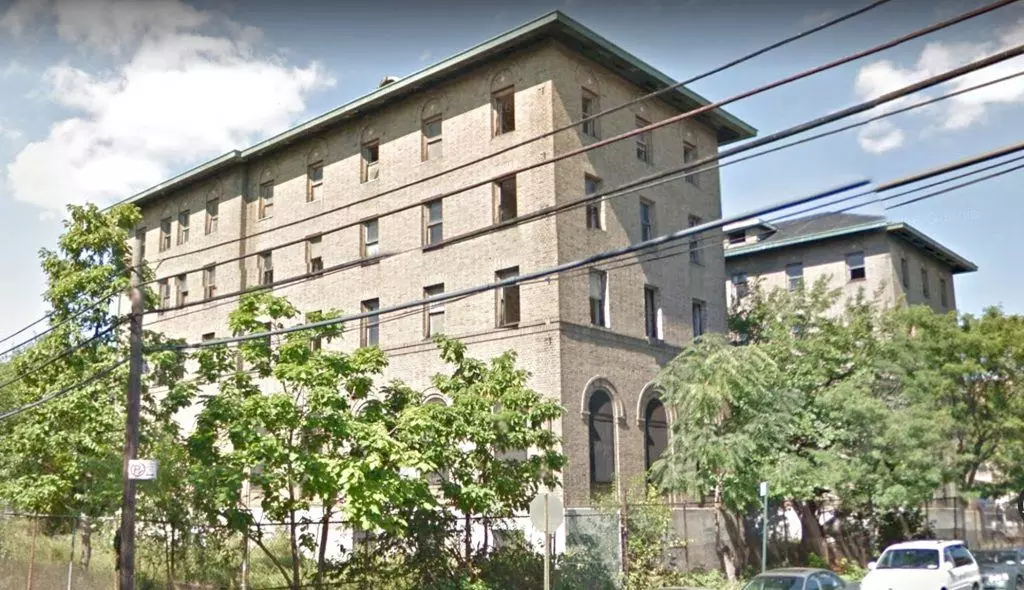 City přemění dlouho prázdnou nemocnici Greenpoint na stovky cenově dostupných bytových jednotek