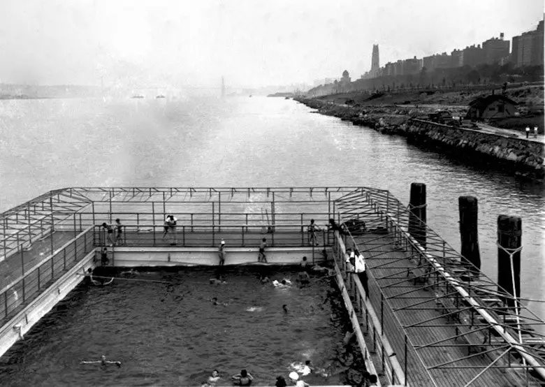 Hudson နှင့် East Rivers များရှိ ရေပေါ်ရေကန်များသည် New Yorkers များကို 1870 ခုနှစ်အစောပိုင်းတွင် အေးမြစေခဲ့သည် 16809_1