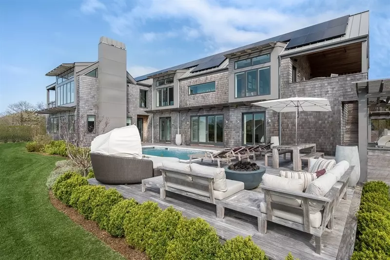 伯格設計的“顛倒”蒙托克海濱別墅現在以 650 萬美元的價格出售 16911_1