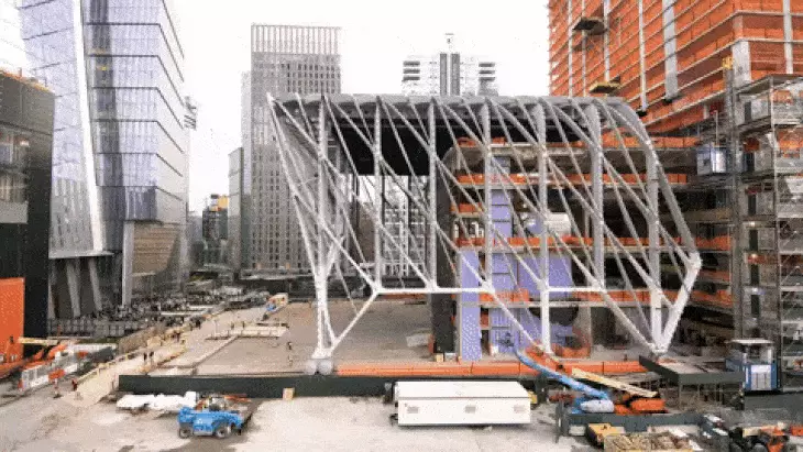 Посмотрите, как The Shed, конструкция весом 8 миллионов фунтов, легко скользит вдоль High Line. 16934_1
